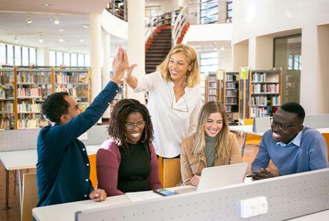 Volunteer - The Lansdowne Public Library